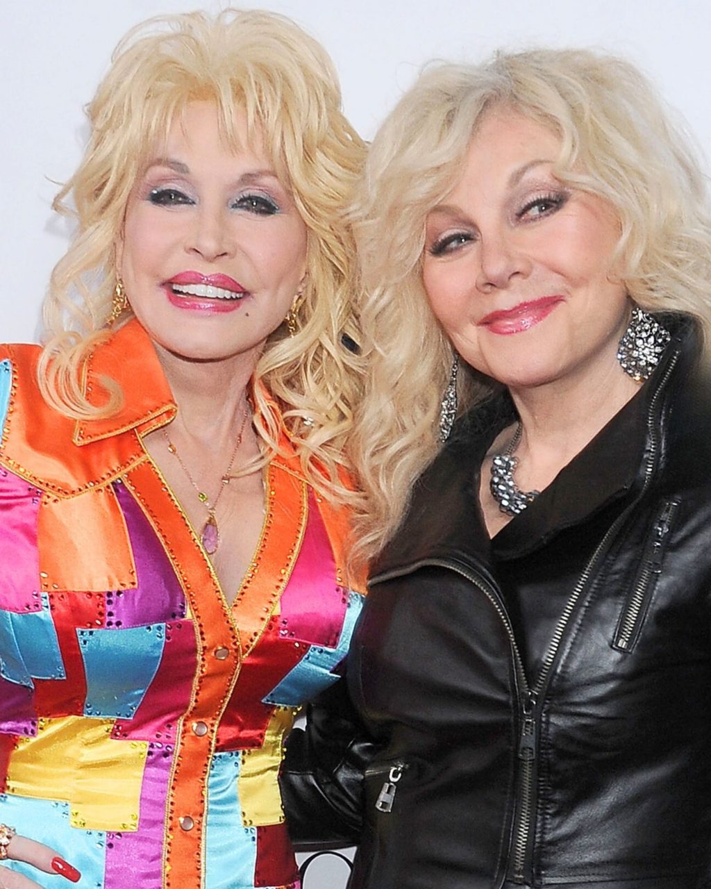 Dolly Parton, Stella Parton & Cassie Parton singing “Break My Mind ...