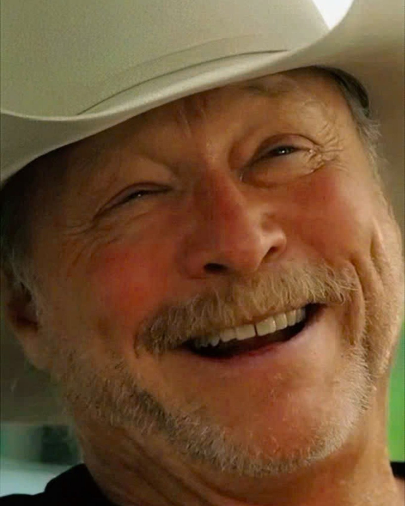 🎶 Alan Jackson – As Time Moves On, His Music Stays Still Time may have ...